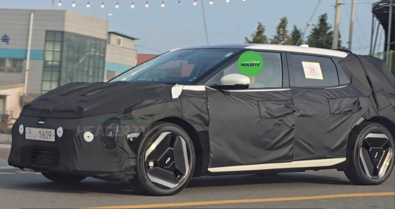 KIA EV4 Hatchback Spied Up Close - Korean Car Blog KIA EV4 Hatchback Spied Up Close - Korean Car Blog