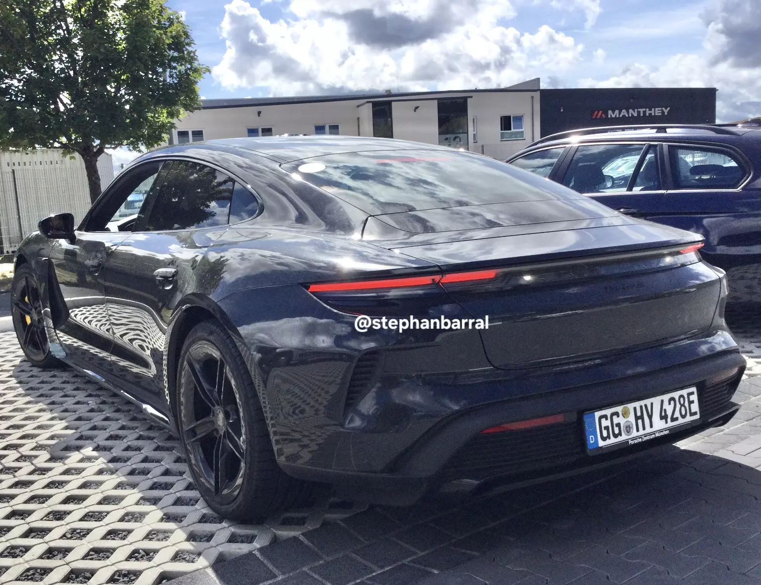 기아 GT1 - 조선 파나메라 복귀 / N74 / 현대 번호판 단 타이칸 : 클리앙